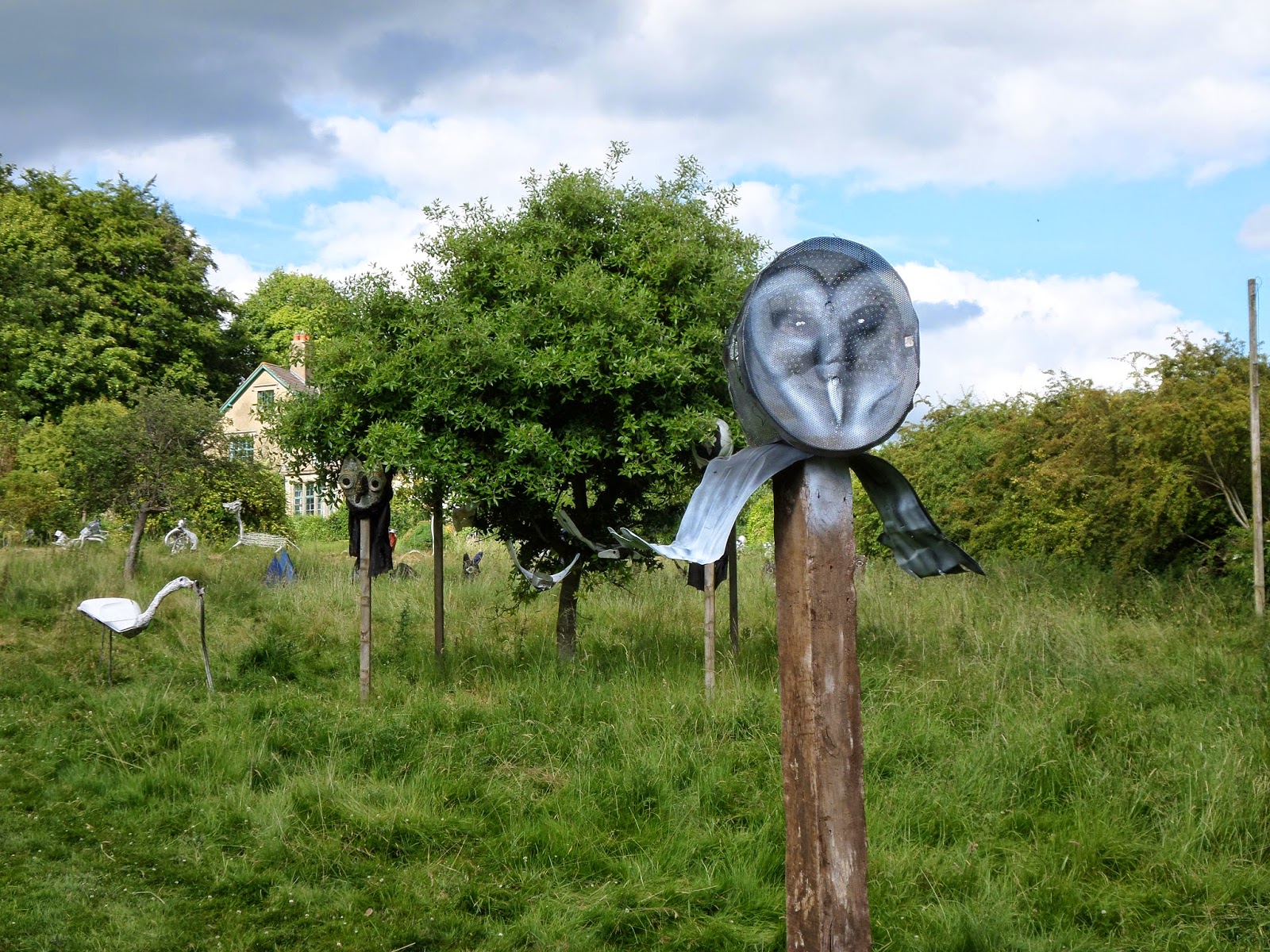 SCRAPTORS SCULPTURE GROUP: Barn Owl lands at Bird Henge