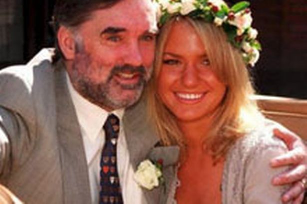 Alex Best kissed him then whispered a final goodbye.. | News of the ...