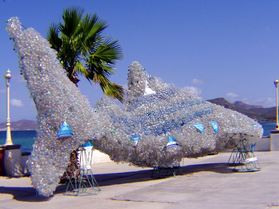 Seni Perahu Kertas: Contoh-Contoh dan Idea Arca Binaan Daripada Botol ...