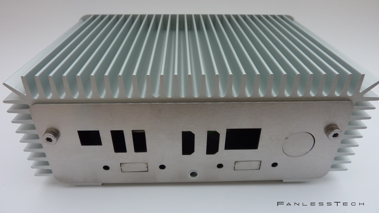 FanlessTech: Impactics D1NU1 unboxing