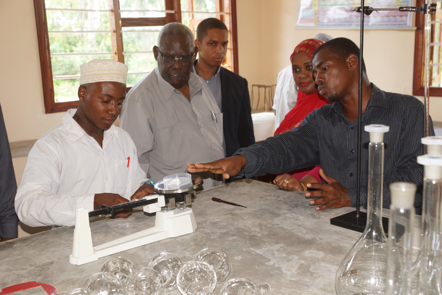 Rweyunga Blog: BALOZI SEIF ASISITIZA MIUNDOMBINU BORA KATIKA MAJENGO YA ...