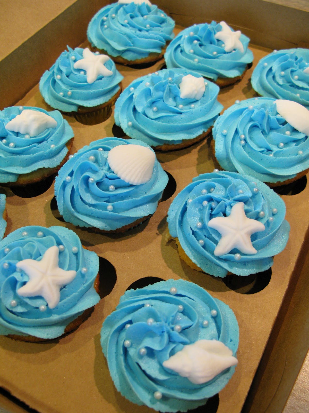 A Counselor's Confections: Seashell Cupcakes