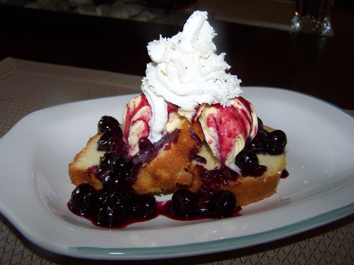 Good Food, Good Friends Recipe Blog: Blueberry Shortcake Sundaes