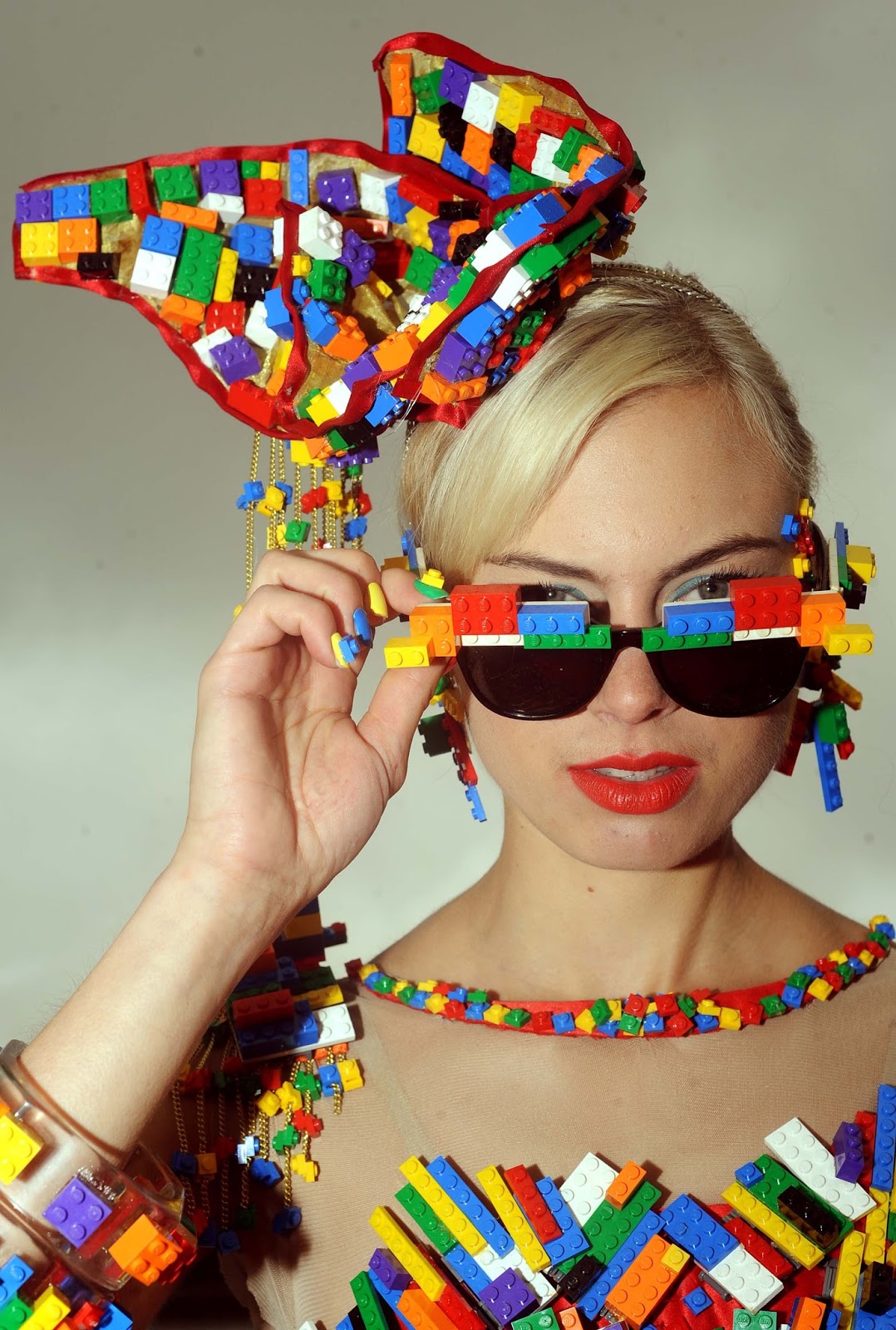 Cycle in Heels : THE LEGO DRESS FOR THE FASHION WEEK