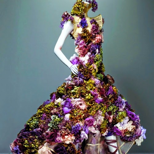 All About Our Passion: Impressive Dresses Made Up Of Real Flower...