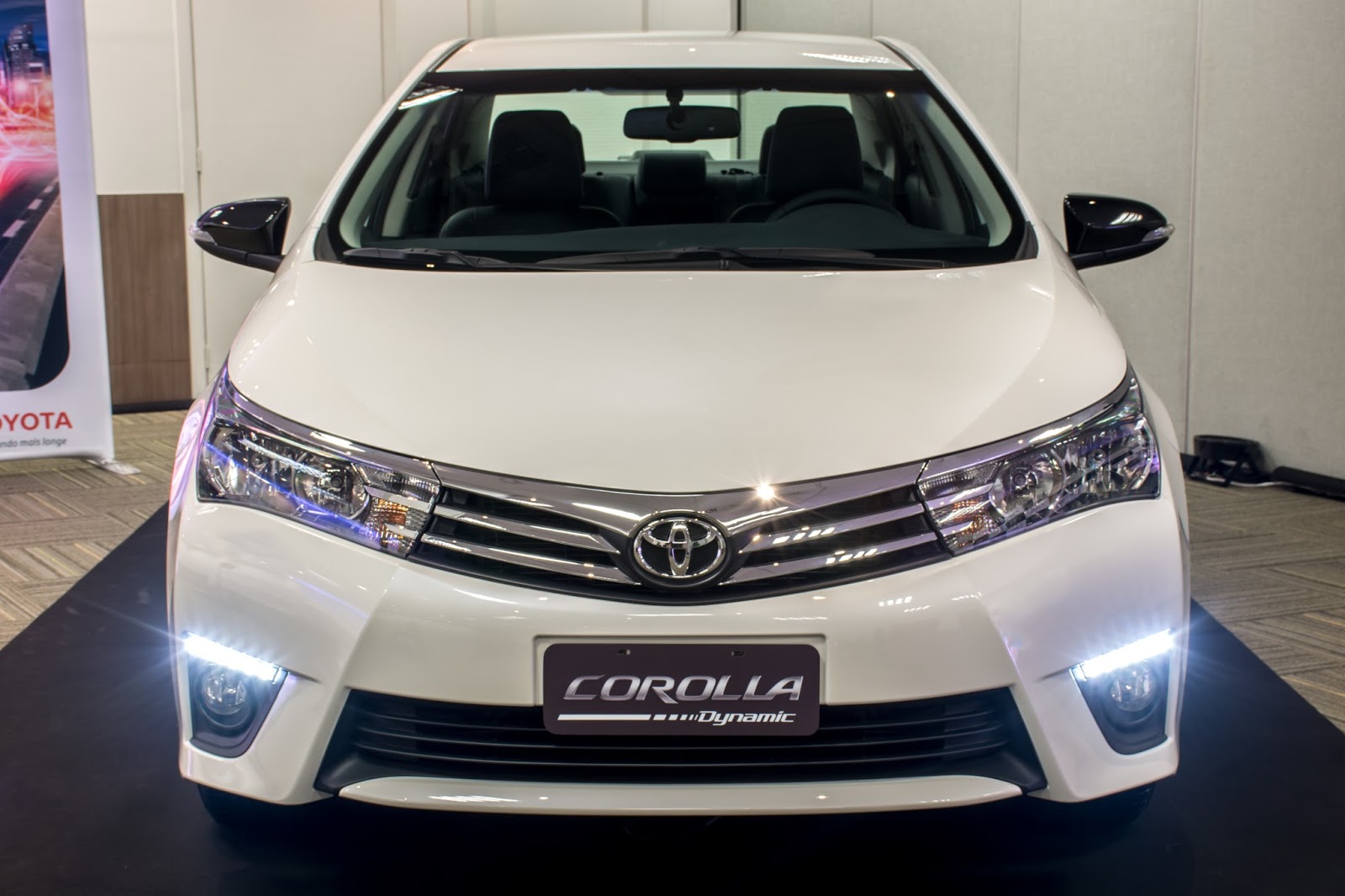 Toyota Corolla Dynamic 2.0 é reação aos novos sedans médios