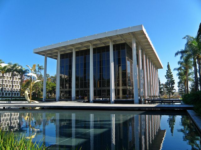 Digital Media Journey: Platforms and Porches in New Formalist Architecture