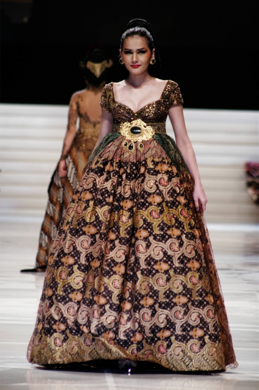 Exclusive Kebaya Design by Anne Avantie | Indonesia