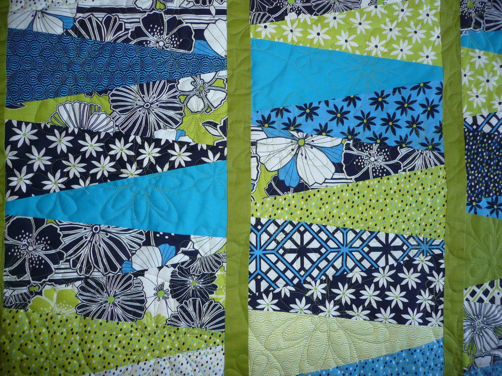 Acorn Ridge Quilting: Sue's Flower Wedge Quilt
