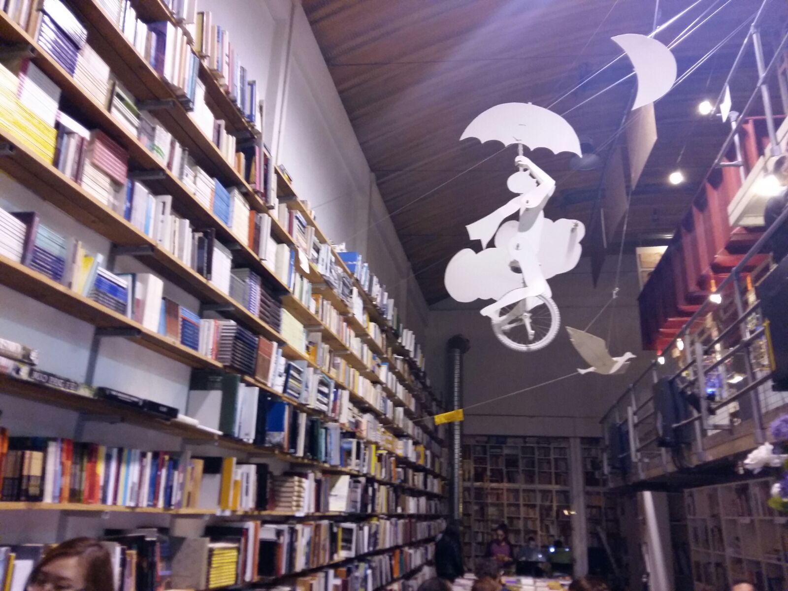 La puerta a un mundo: Librerías que visitar en Lisboa, Portugal