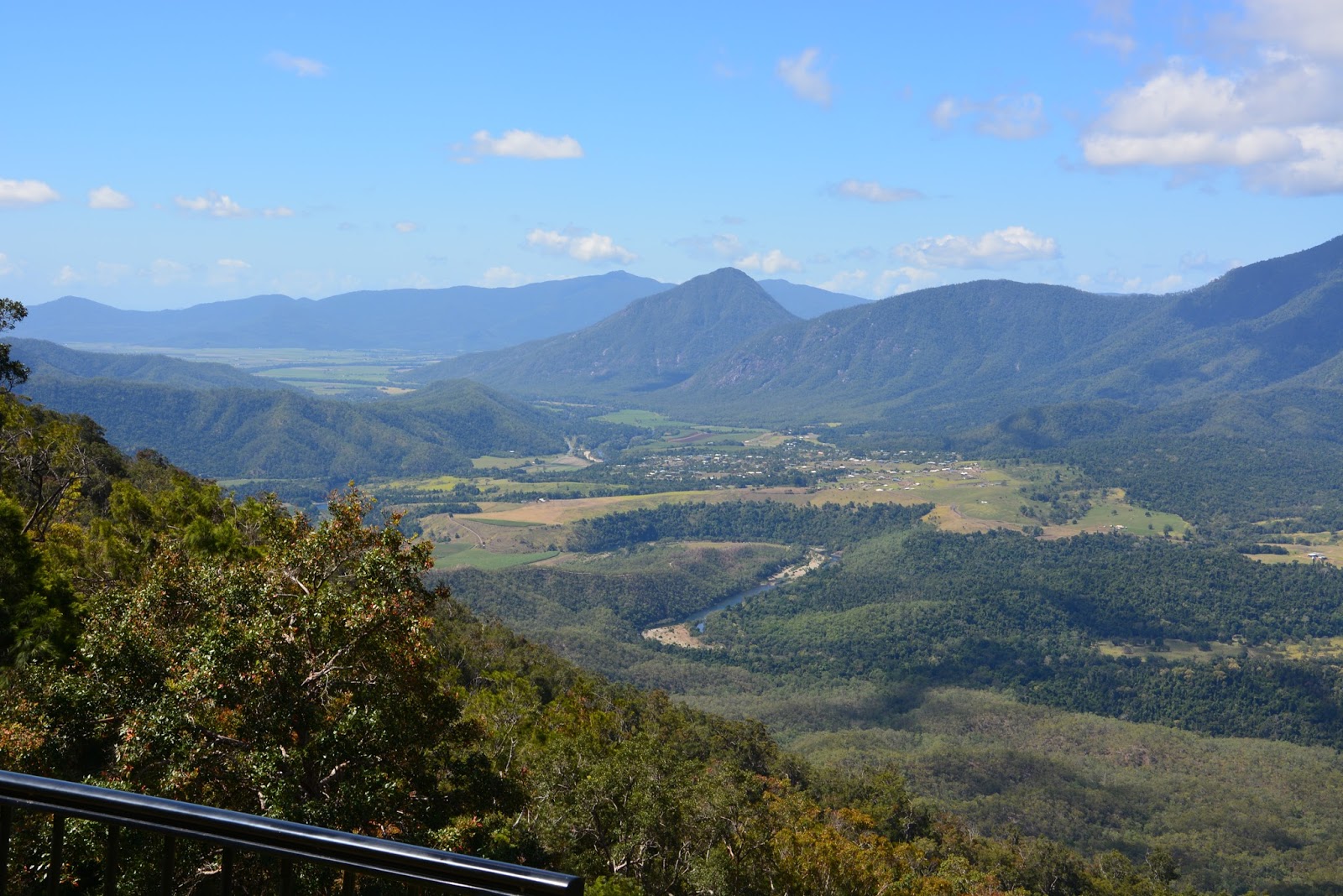 hannahsinthekingdom.blogspot.com: Gillies Range and Lake Eacham
