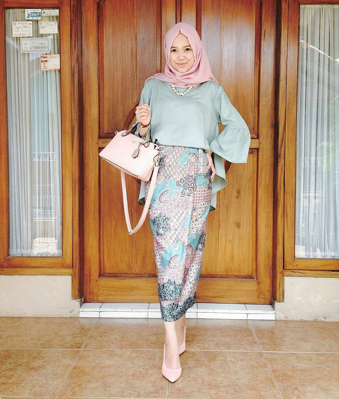 36+ Model Kebaya Wisuda Modern 2019 Simple Elegan – HijabTuts
