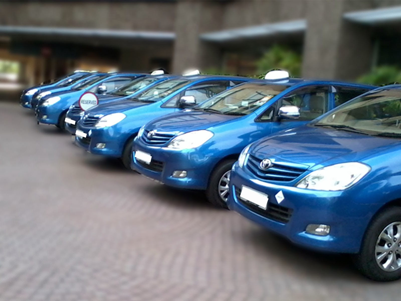 Teksi MPV KLIA KLIA AIRPORT SUBANG