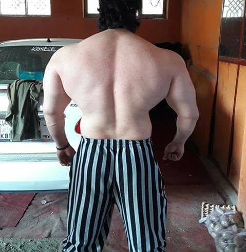 world bodybuilders pictures: kazakhstani bodybuilder gula jan ahmadzi