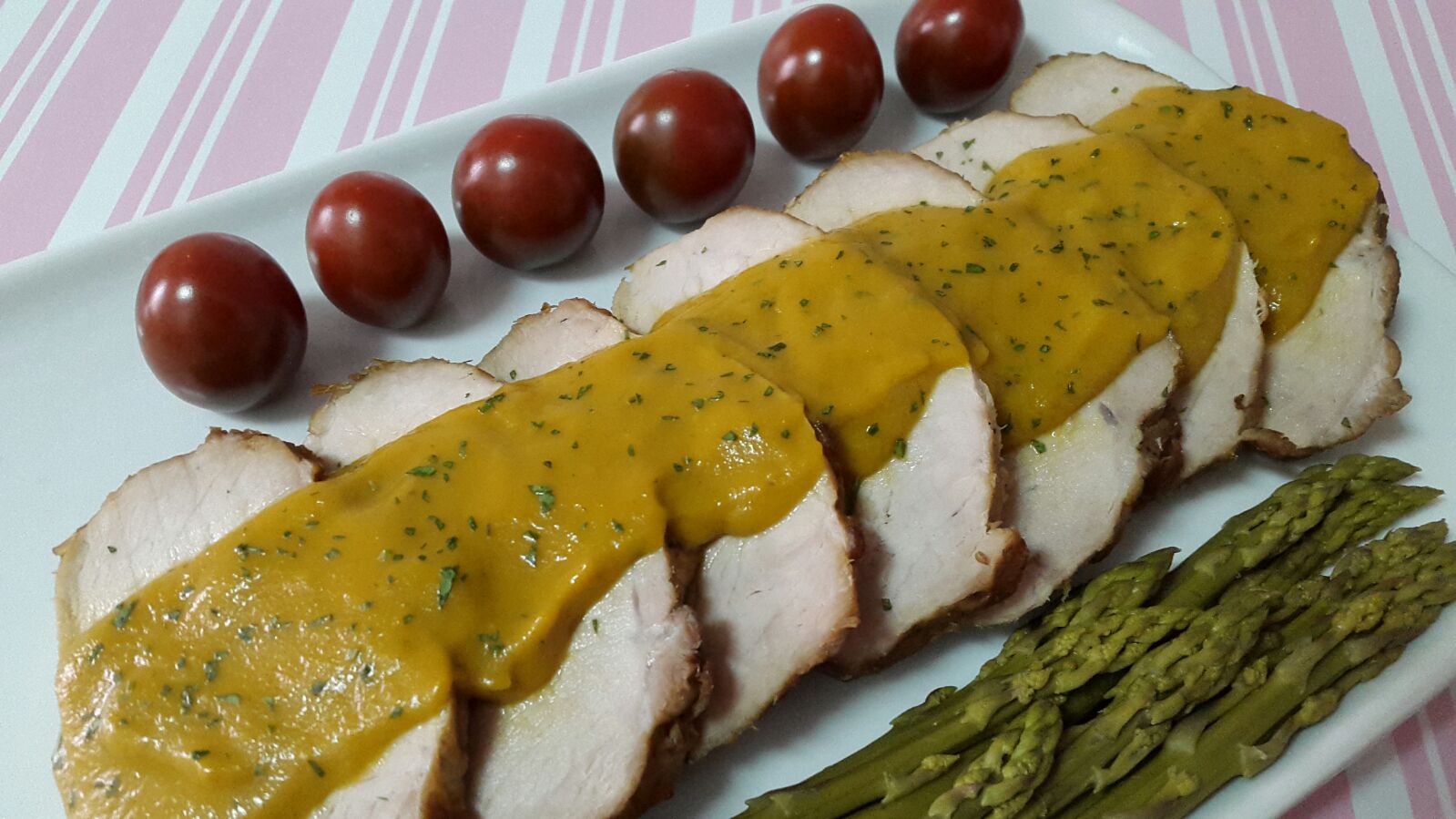 8. LOMO DE CERDO EN SALSA DE ZANAHORIA RECETA PINCHA AQUÍ