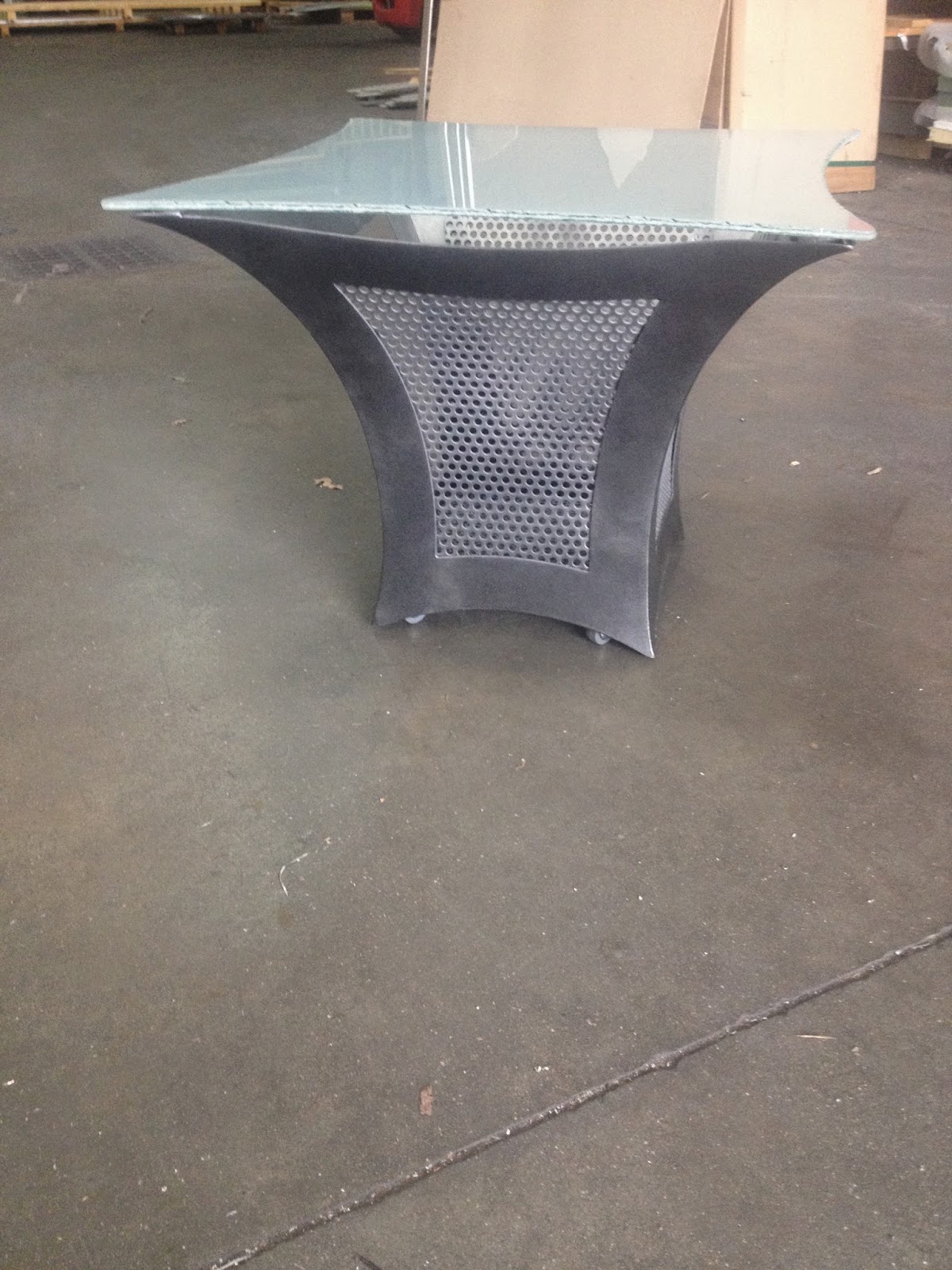 Toto Réalisation: Table basse perforée