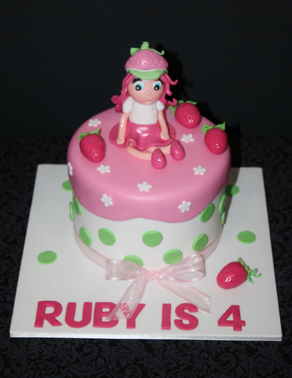 Sandy's Cakes: Ruby's Pink Strawberry Shortcake