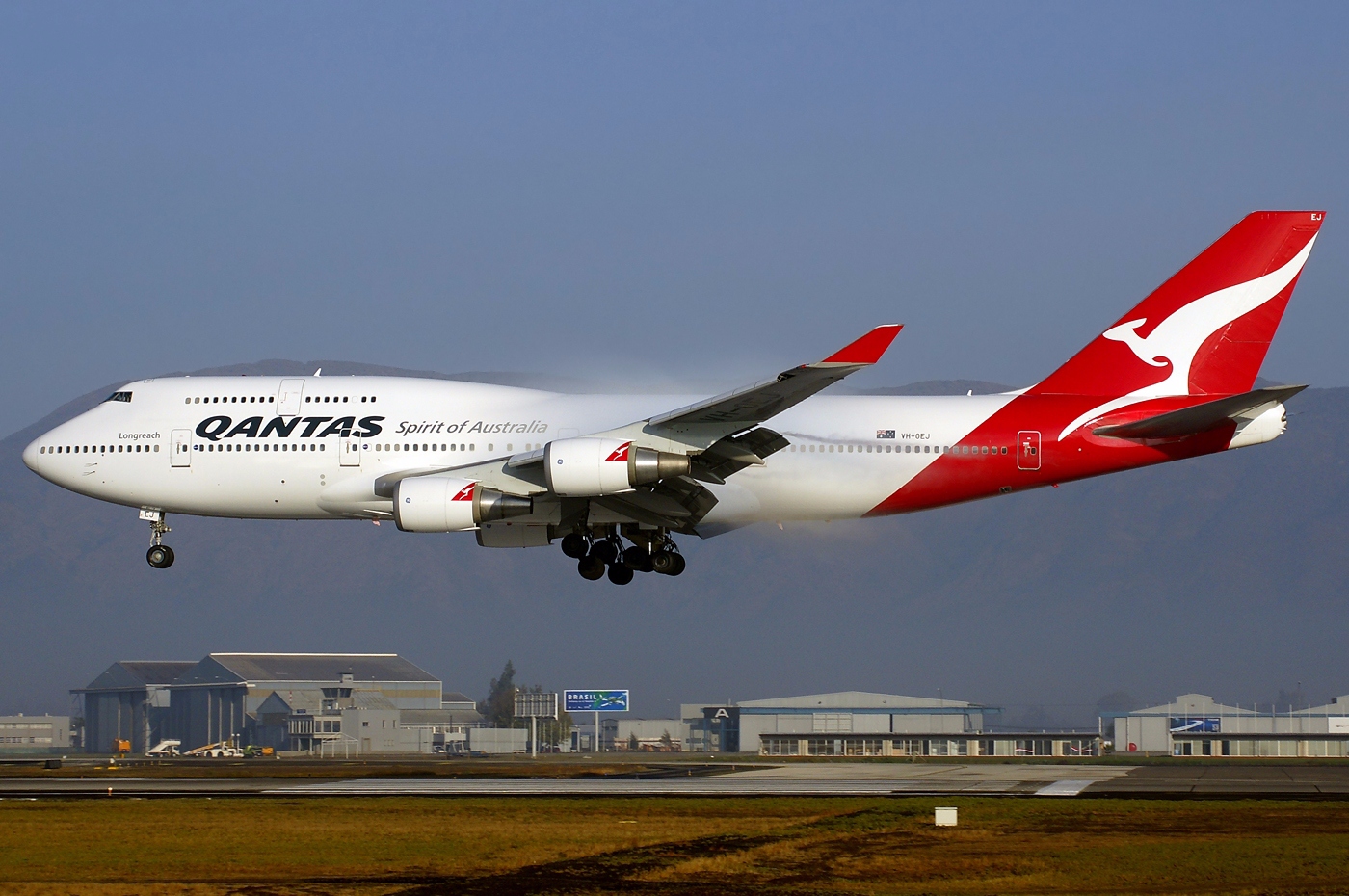 Qantas Boeing 747-400ER Approaching To Land Aircraft Wallpaper ...