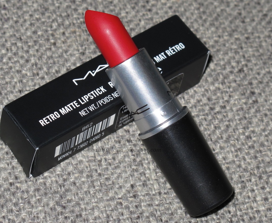 MAC Ruby Woo/ retro matte lipstick