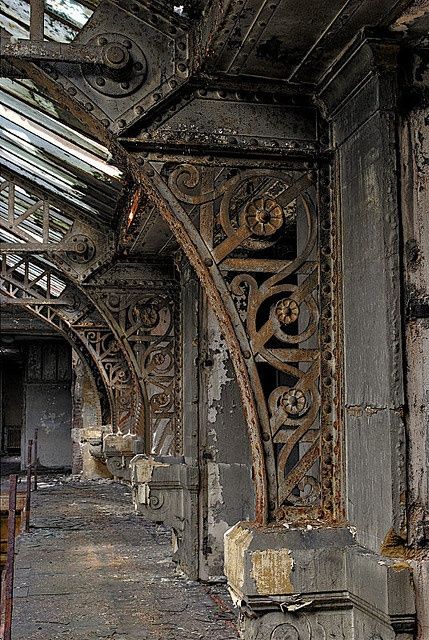Creepy or Cool? Beauty in Abandoned Buildings – Design Matters