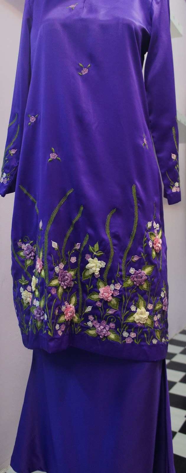 Riessa Rose Boutique Ampang : Baju kurung moden bersulam bunga timbul