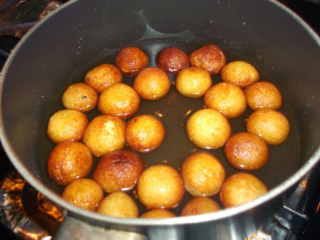 HCF: Gulab Jamun with Coconut Flakes / Sweet Indian Donuts with Coconut ...
