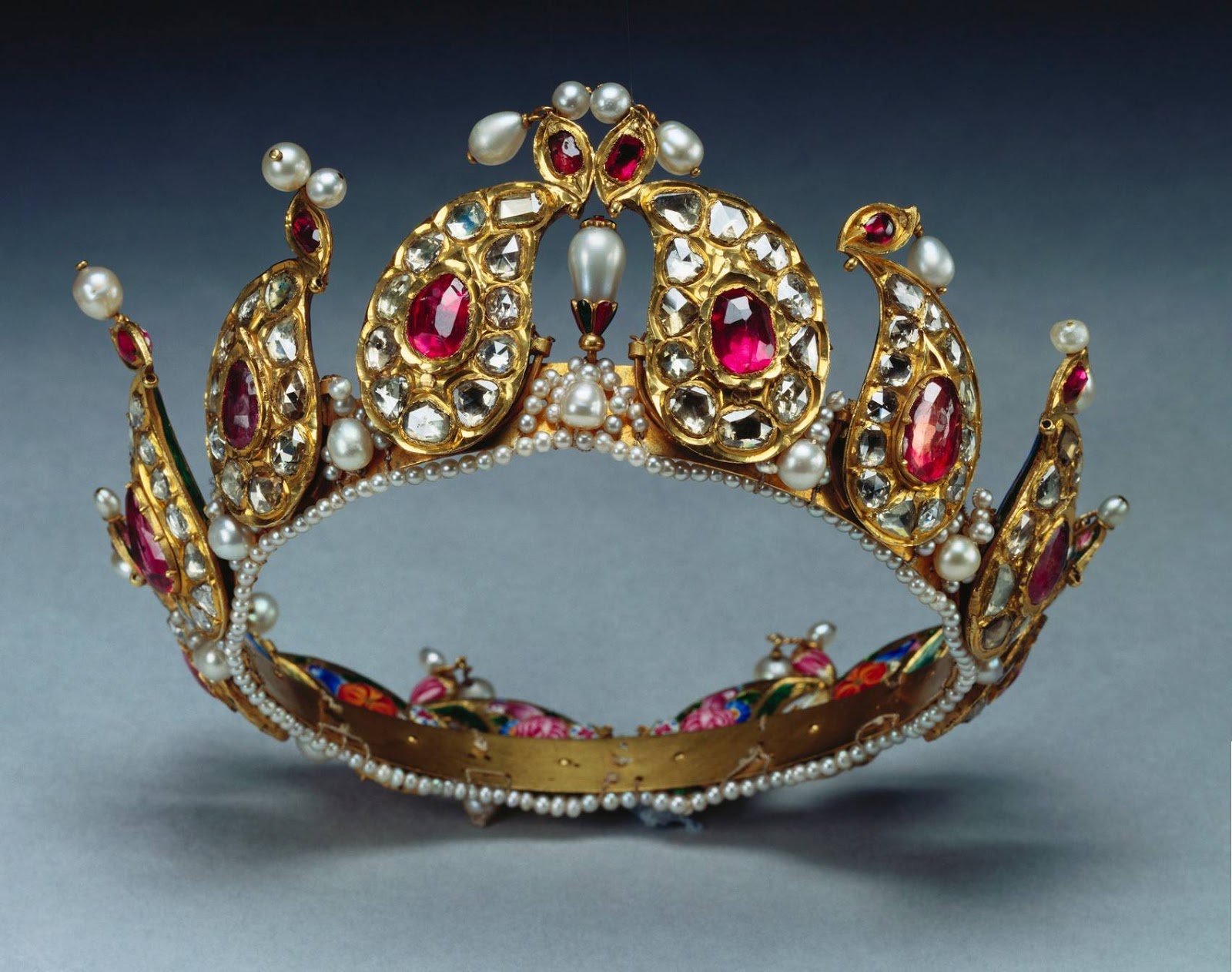 STYLE IDEALS: Royal crowns