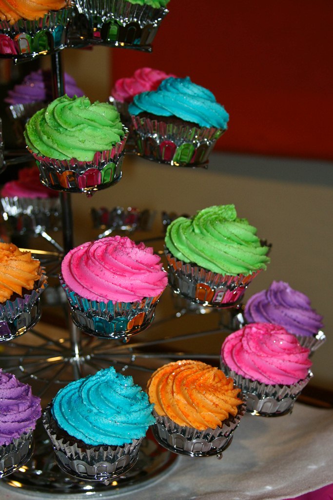 Homemade by Hillary: Bright Cupcakes
