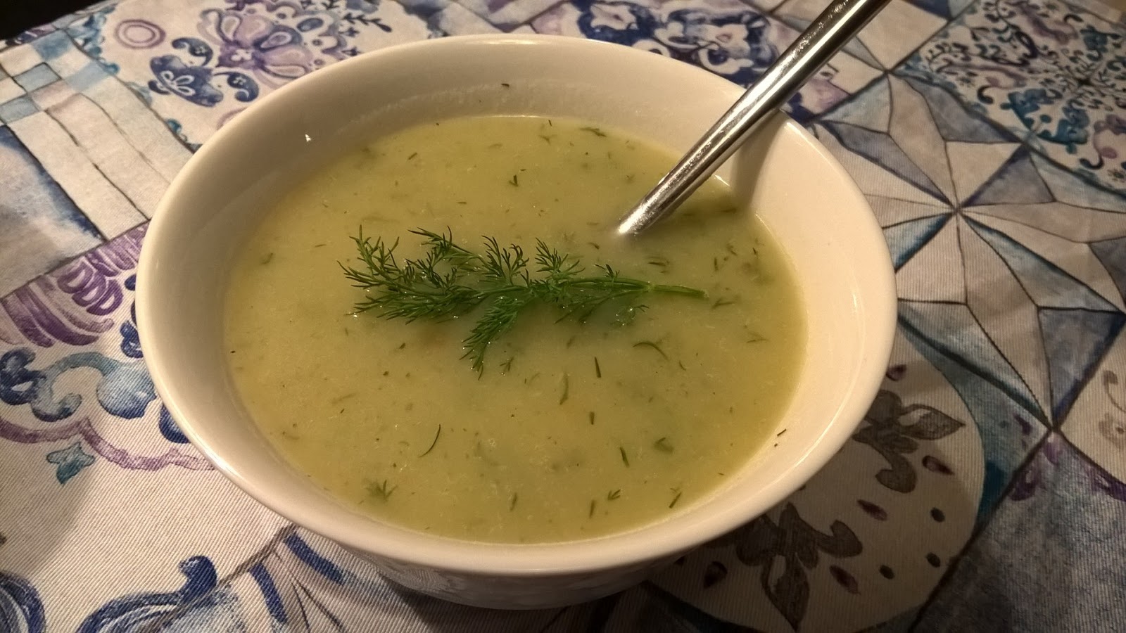 Silvanine kulinarske čarolije: Potaž od celera (stabljika) sa mirođijom