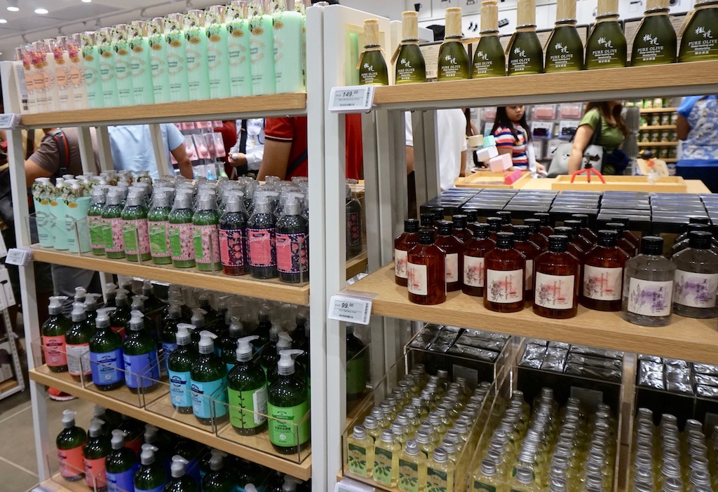 Miniso: Chic lifestyle items at an affordable price + Interesting Finds