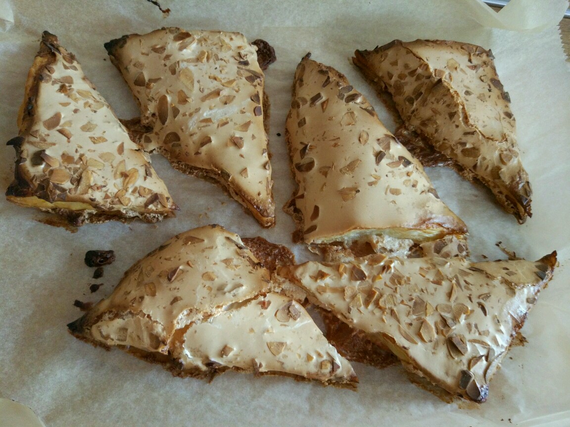 With Chocolate Brown: Jesuítas com Doce de Ovos