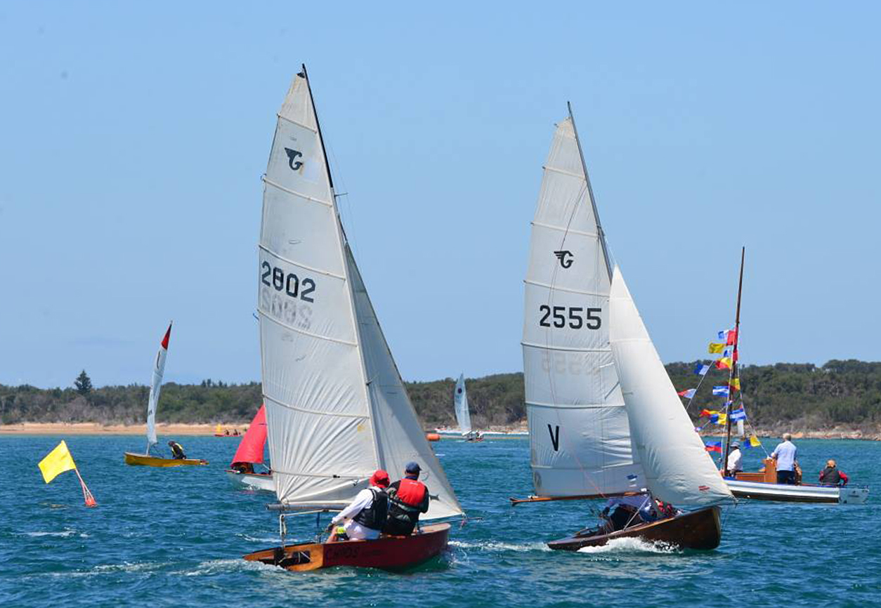 Earwigoagin: 2017 Australian Classic Wooden Dinghy Regatta - More Photos