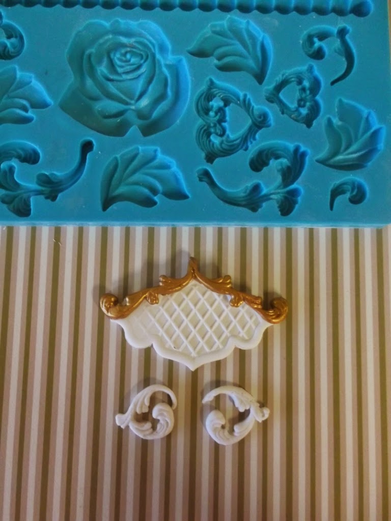 Kiwi Cakes: Fun plaques to finish cakes - Tutorial Tuesday