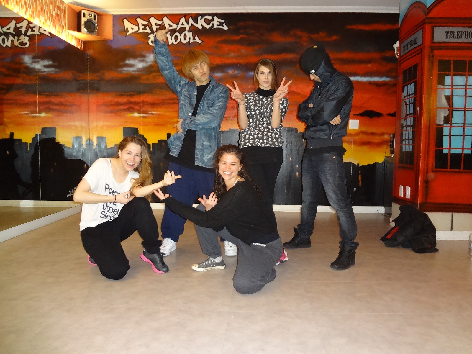 k: Taking Kpop classes in Seoul at 뎊댄스스쿨