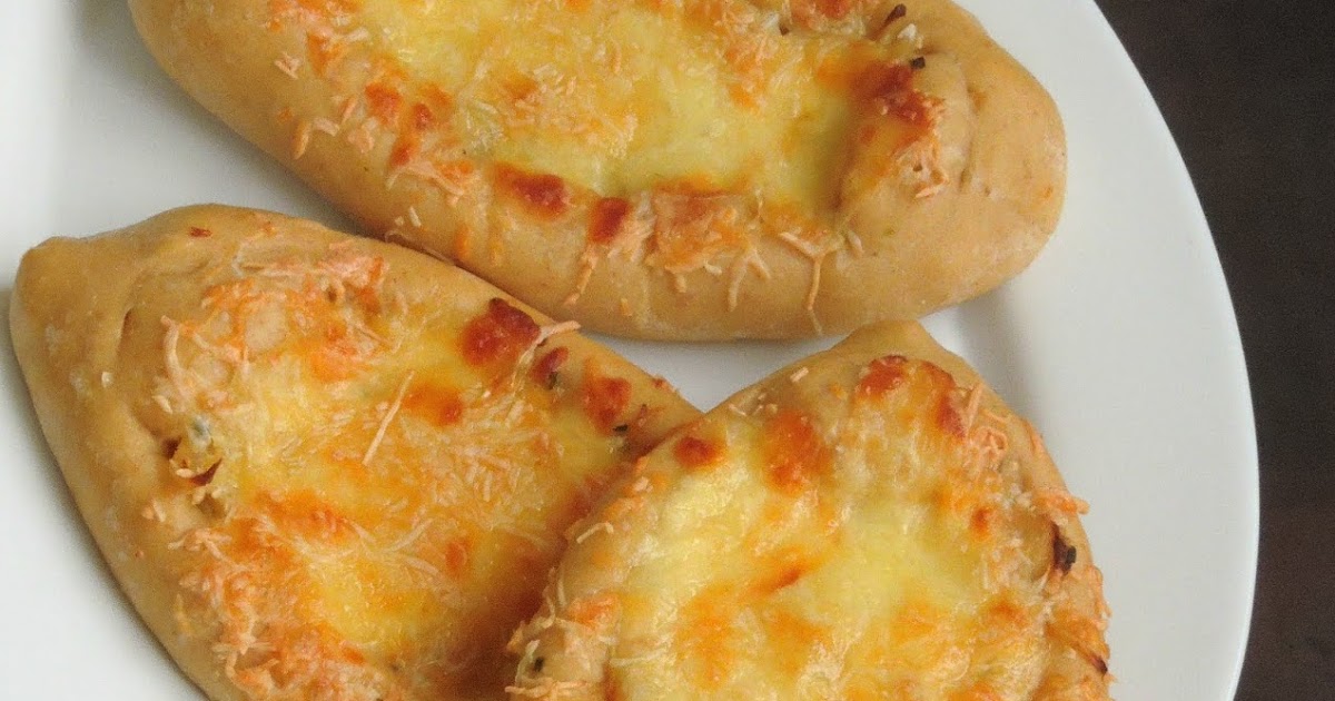 Priya's Versatile Recipes: Peinirli/Peynirli/Boat Shaped Greek Pizza