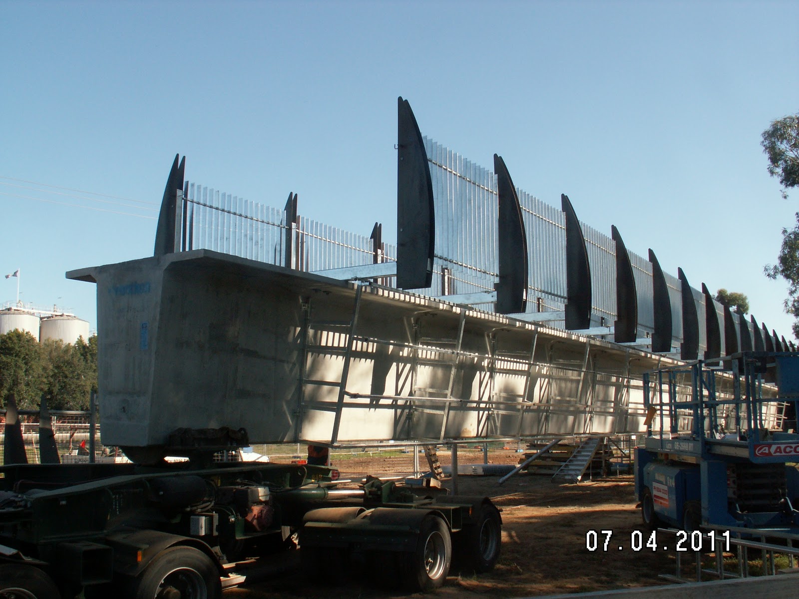 Hindmarsh Issues: 275 kV XLPE Cable Bridge & PEDESTRIAN CROSSING