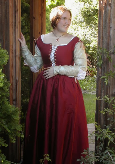 Festive Attyre: Diary of a 1480s Florentine Gown