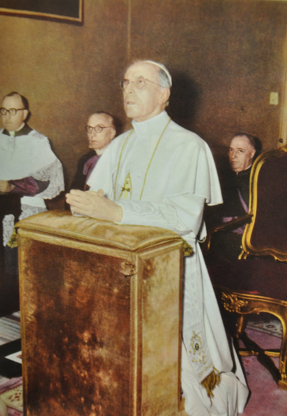 Orbis Catholicus Secundus: Venerable Pius XII in Colour