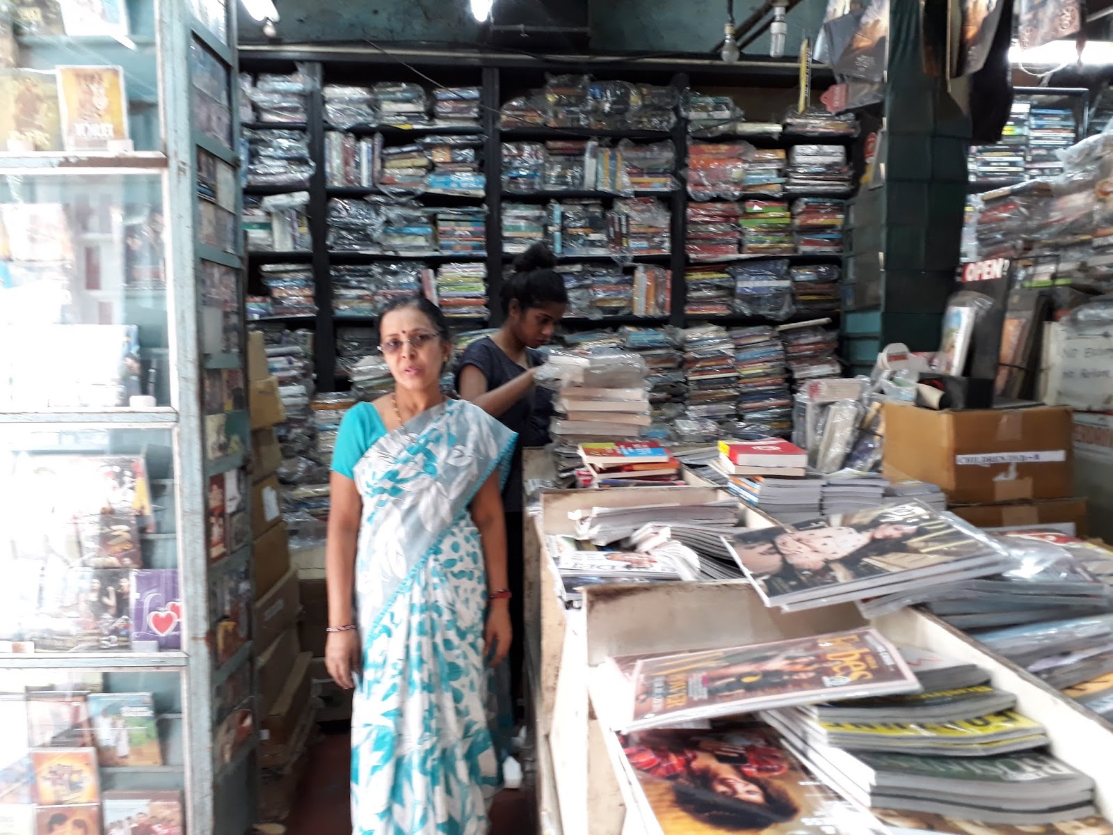 Keep Smiling...............: Pune - Express Book Service