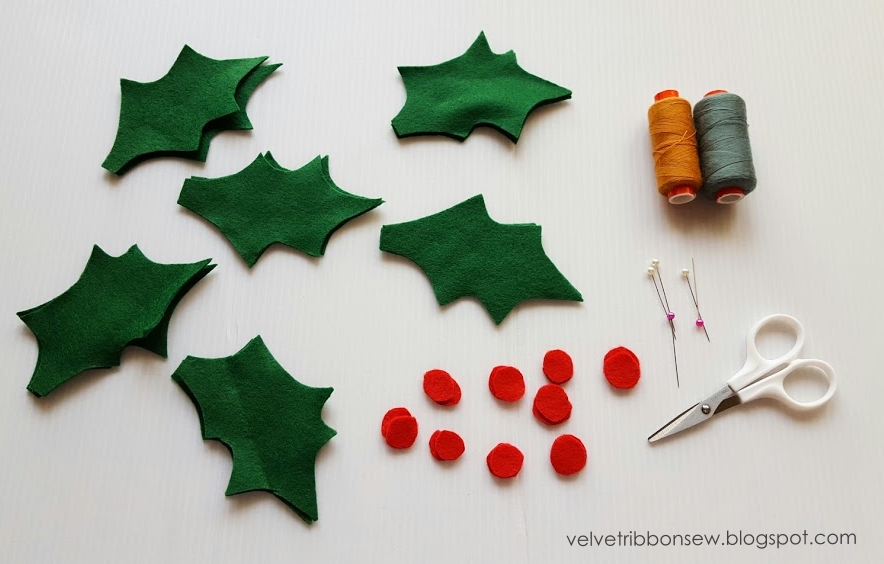 Christmas Crafts #2 : Holly Leaves And Berries