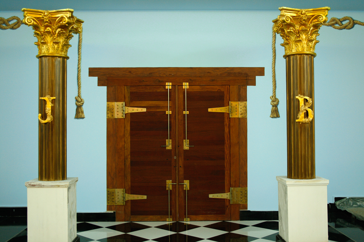 masonic temple decoration: the columns