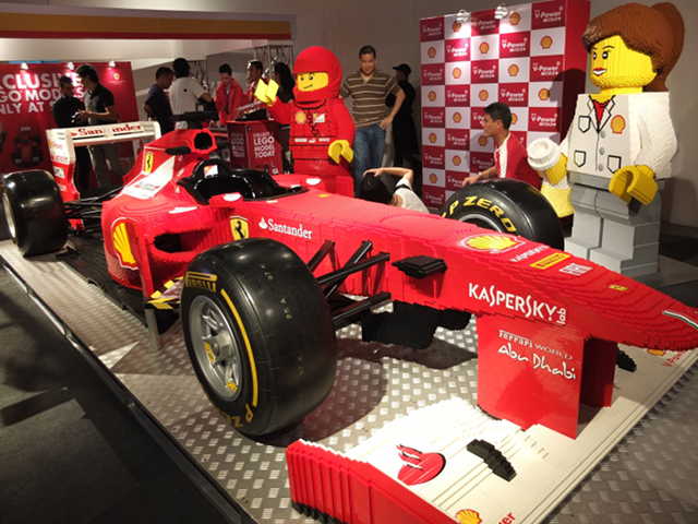 EcoworldReactor: LEGO Ferrari F1 Car "Full Size"
