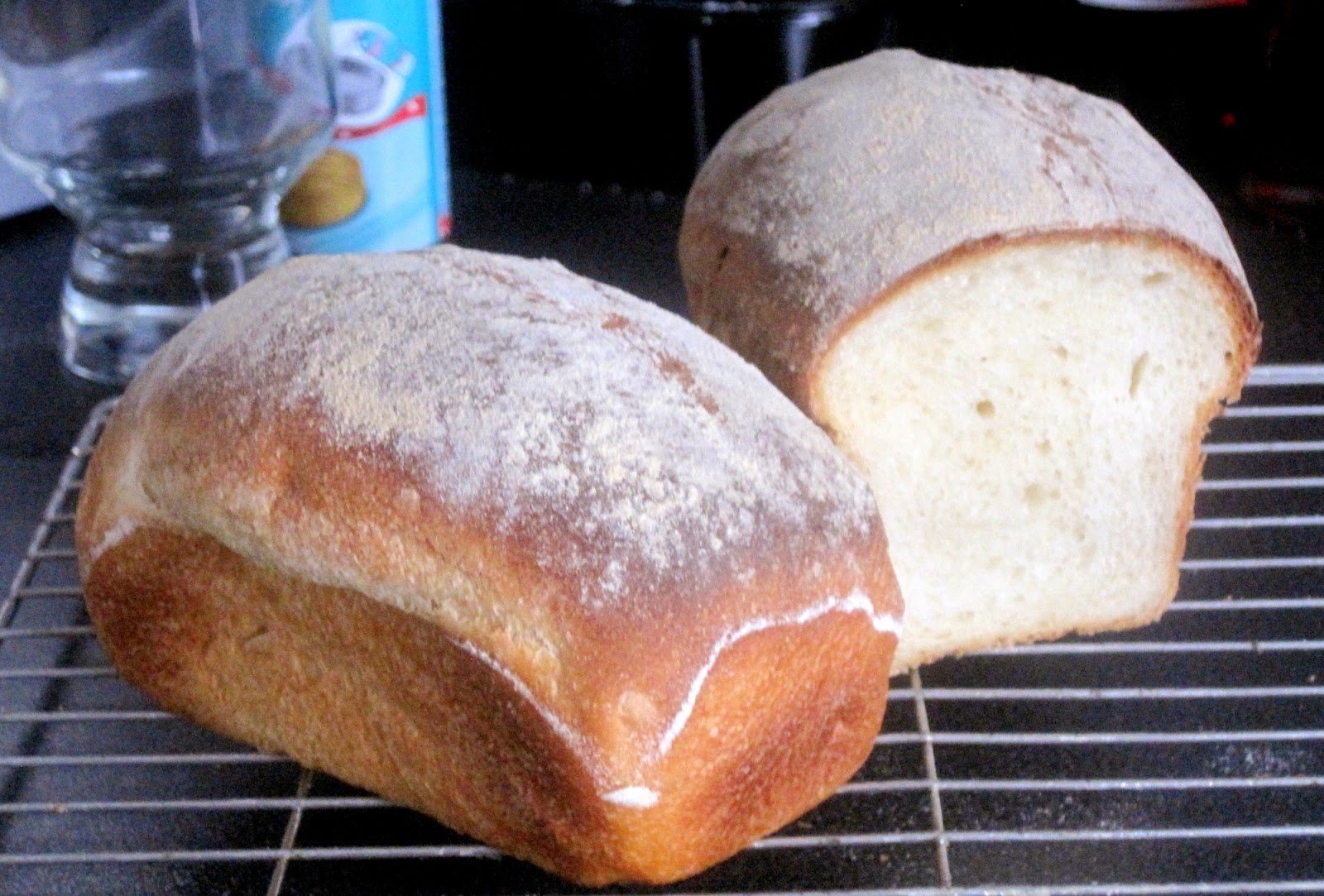 A Greedy Piglet: Back to basics... A nice white English style bread ...