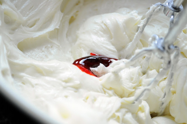 Dishing up Delicious: Easy Pumpkin Cupcakes