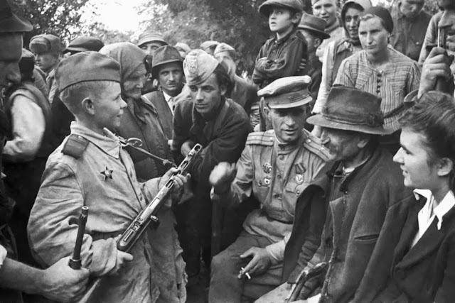 29 Vintage Photos of Child Soldiers in World War II ~ Vintage Everyday