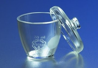 CRISOLES EN EL LABORATORIO QUIMICO