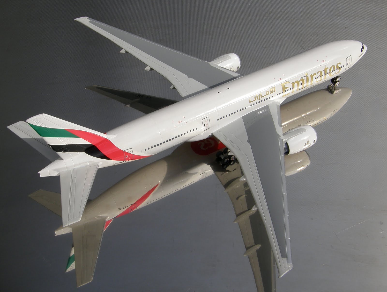 wade's scale models & modest aviation photography: Emirates Boeing 777 ...