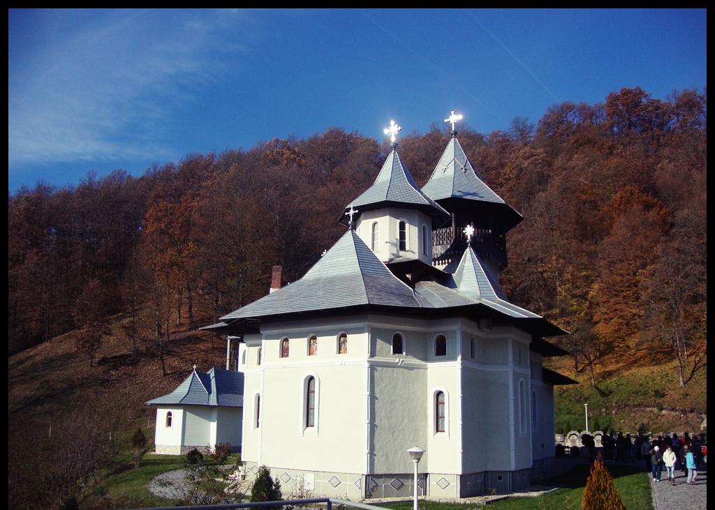 Manastiri Ortodoxe Romane.Monasteries Ortodoxe: Monastery Crisan - Vaca