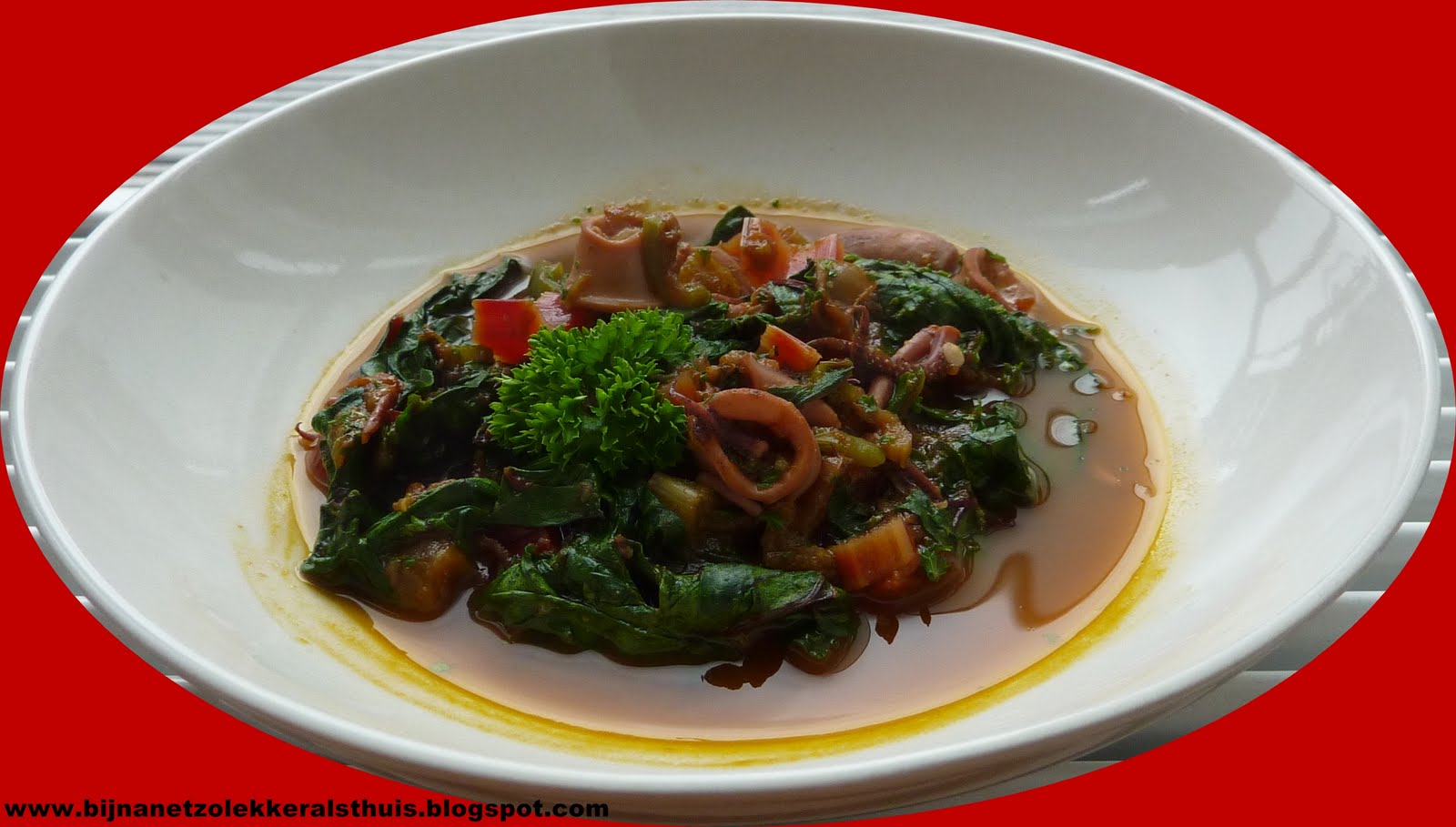 bijna net zo lekker als thuis: Inktvis met snijbiet in tomatensaus