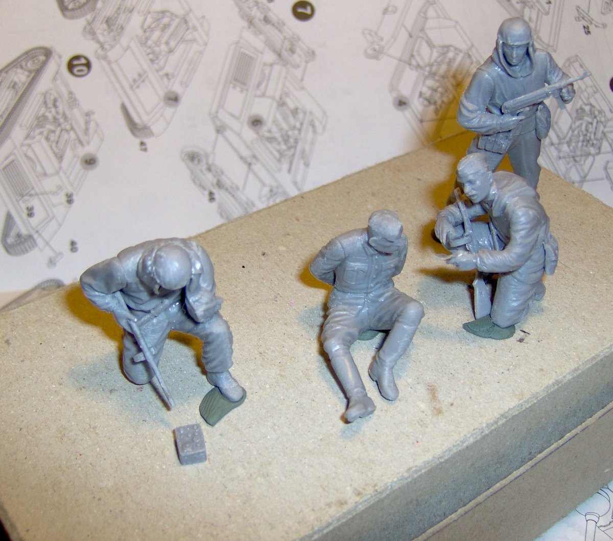 Gulumik Military Models: Soviet Recon Team WWII 1/35 ZVEZDA